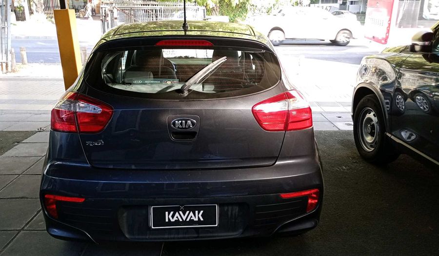 Autos Kia Rio 5 1.4 EX 5HB Hatchback 2015 usados | KAVAK Chile