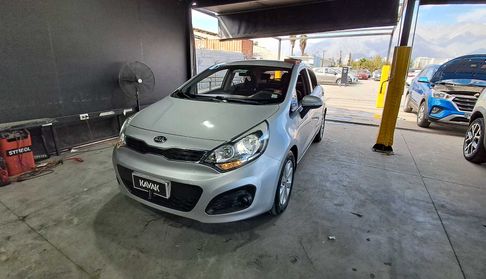 Autos Kia Rio 5 1.4 EX DAB ABS AC 5HB Hatchback 2014 usados | KAVAK Chile