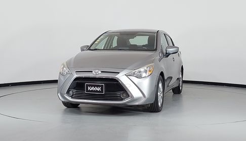 Autos Toyota Yaris 1.5 R HIGH AT Sedan 2016 usados | KAVAK México