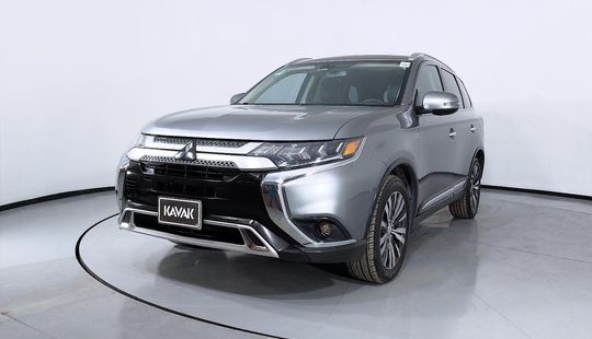 Autos Mitsubishi Outlander 2.4 LIMITED CVT Suv 2019 usados | KAVAK México