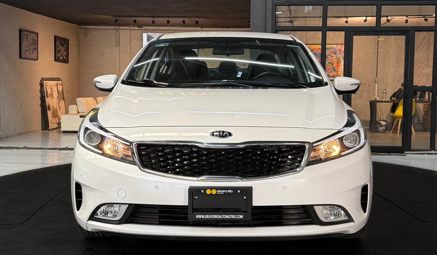 Autos Kia Forte 2.0 EX AUTO Sedan 2018 usados | KAVAK México