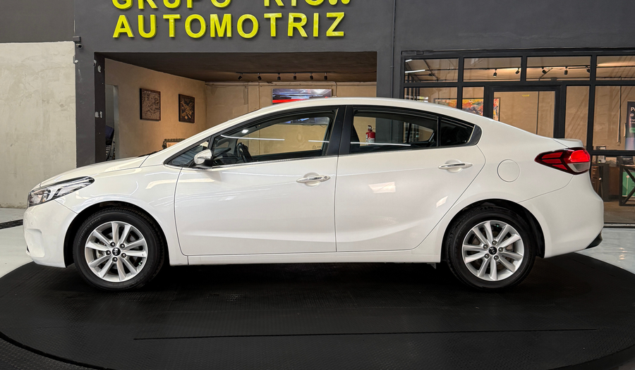 Autos Kia Forte 2.0 EX AUTO Sedan 2018 usados | KAVAK México