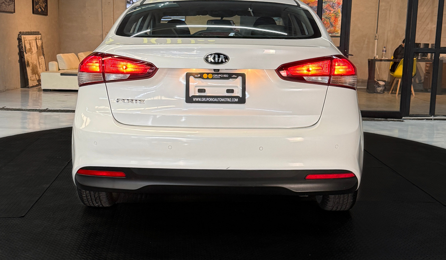 Autos Kia Forte 2.0 EX AUTO Sedan 2018 usados | KAVAK México