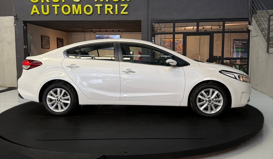 Autos Kia Forte 2.0 EX AUTO Sedan 2018 usados | KAVAK México