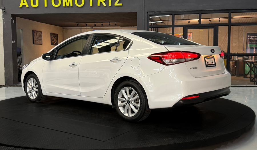 Autos Kia Forte 2.0 EX AUTO Sedan 2018 usados | KAVAK México