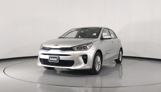Kia Rio 2018 Plateado | KAVAK
