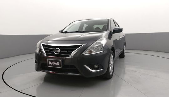 Nissan Versa Gris | KAVAK