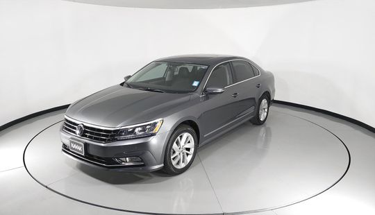 Volkswagen Passat Gris | KAVAK