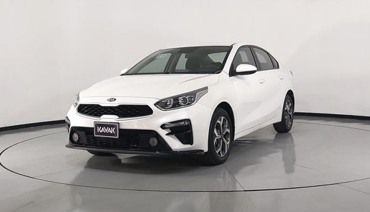 Seminuevos Kia Forte 2023 Blanco | KAVAK