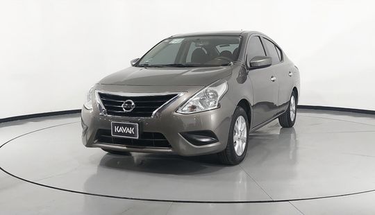 Nissan Versa Automatico Cafe | KAVAK