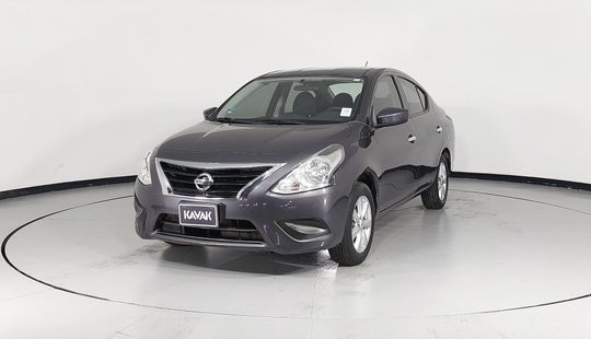 Nissan Versa Gris | KAVAK