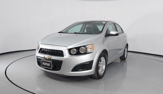 Autos Chevrolet Sonic 2015 4x2 Plateado Seminuevos en México | Kavak