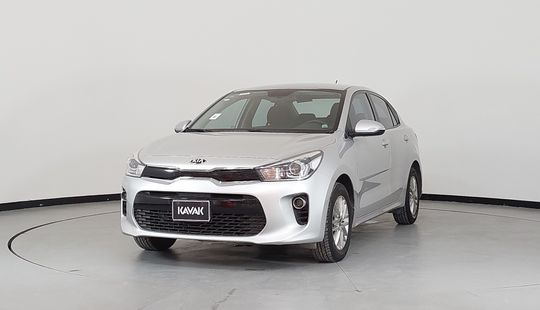 Autos Kia Puerta La Victoria Plateado Seminuevos en México | Precios Kavak