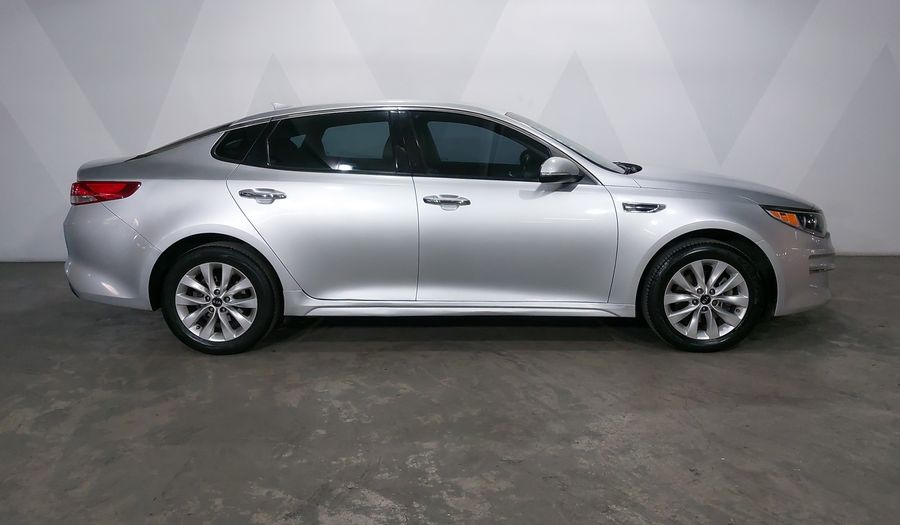 Autos Kia Optima 2.4 EX AUTO Sedan 2018 usados | KAVAK México
