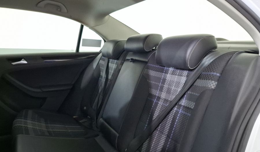 Autos Volkswagen Jetta 2.0 STYLE MT Sedan 2017 usados | KAVAK México