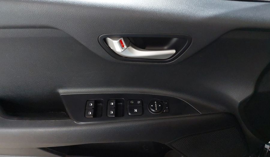 Autos Kia Rio 1.6 LX Hatchback 2019 usados | KAVAK México