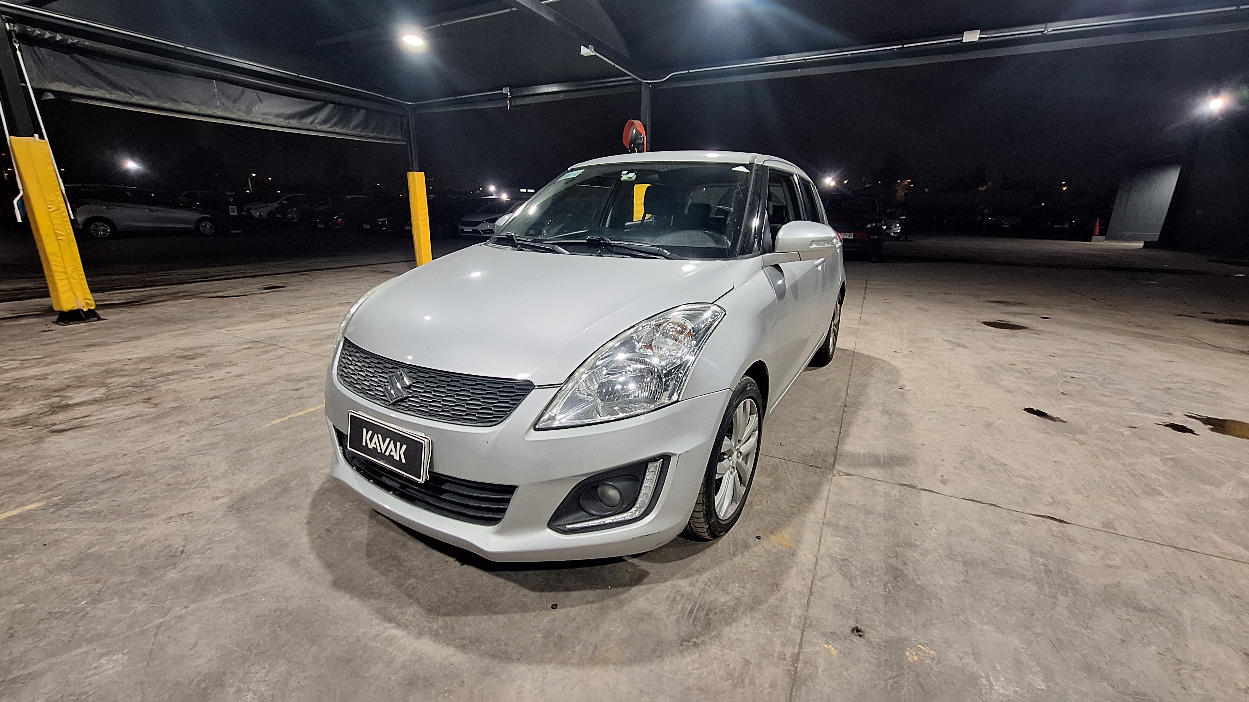 Autos Suzuki Swift 1.2 GLX AUTO Hatchback 2015 usados | KAVAK Chile