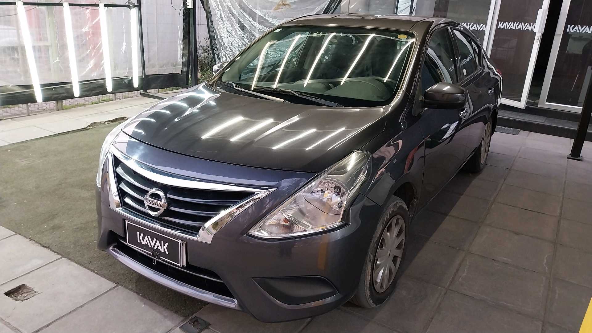 Autos Nissan Versa 1.6 SENSE Sedan 2018 usados | KAVAK Chile