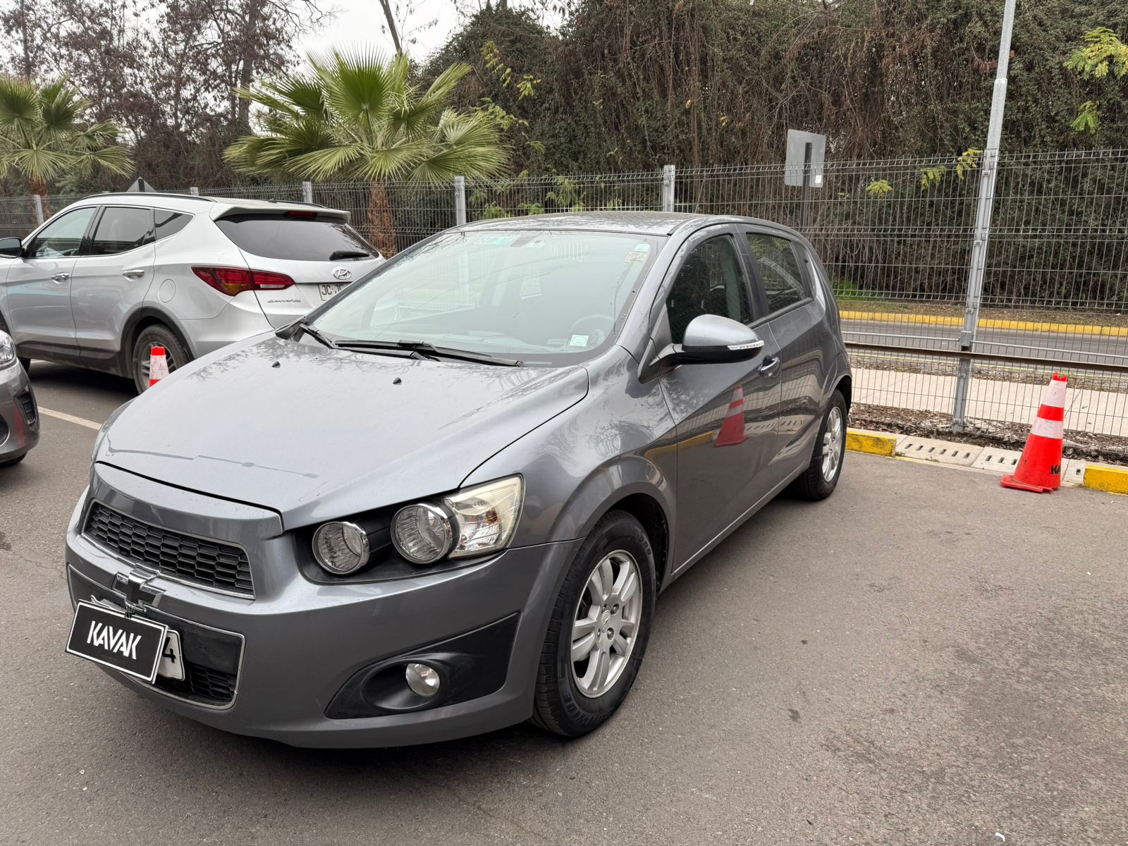 Autos Chevrolet Sonic 1.6 LT TS HB Hatchback 2016 usados | KAVAK Chile