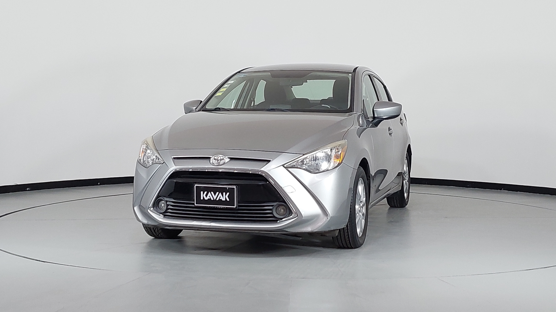 Autos Toyota Yaris 1.5 R HIGH AT Sedan 2016 usados | KAVAK México