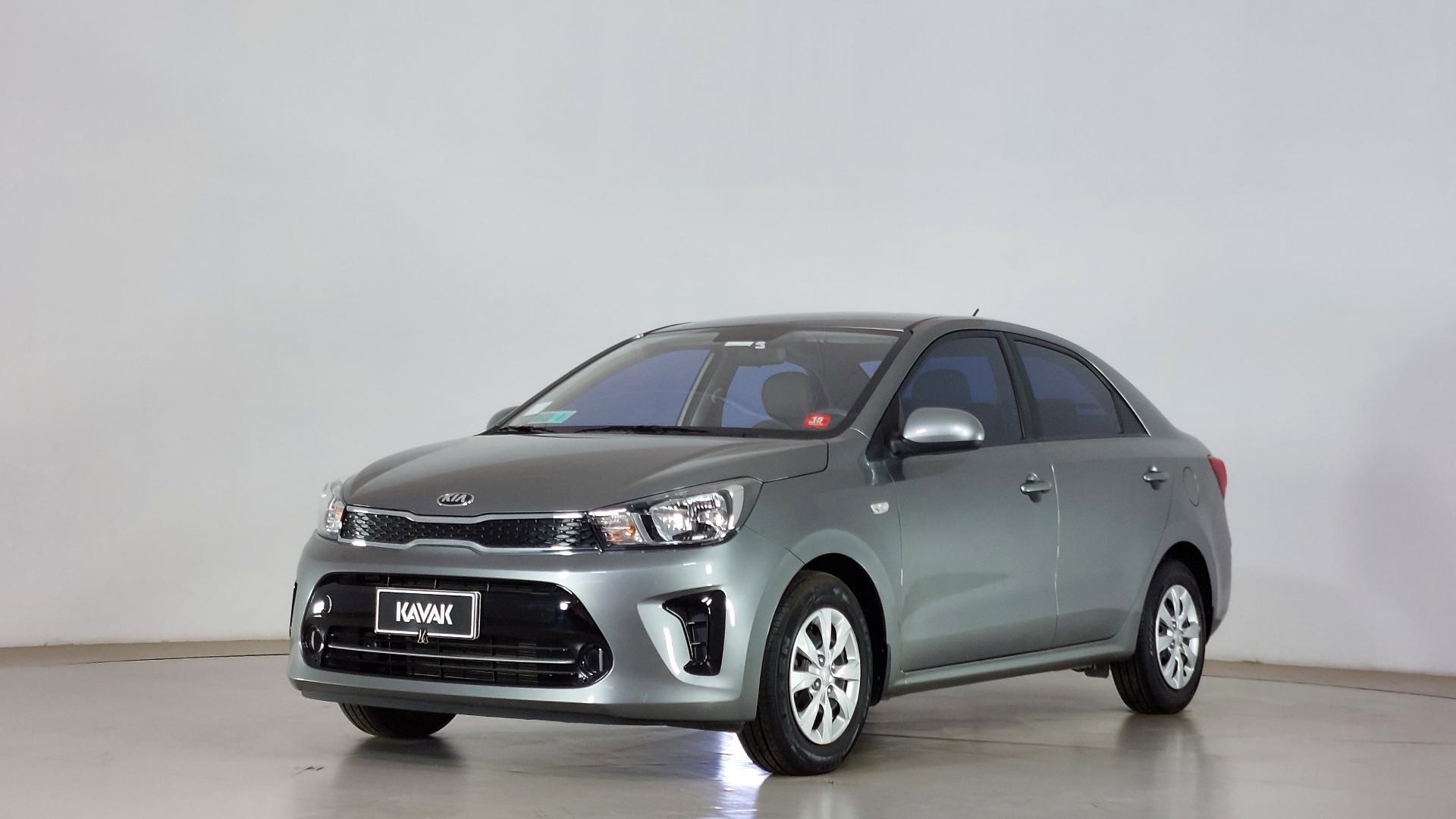 Autos Kia Soluto 1.4 LX MT Hatchback 2021 usados | KAVAK Chile