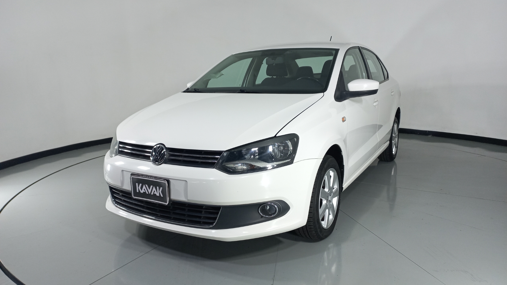 Autos Volkswagen Vento 1.6 HIGHLINE TDI MT Sedan 2015 usados | KAVAK México