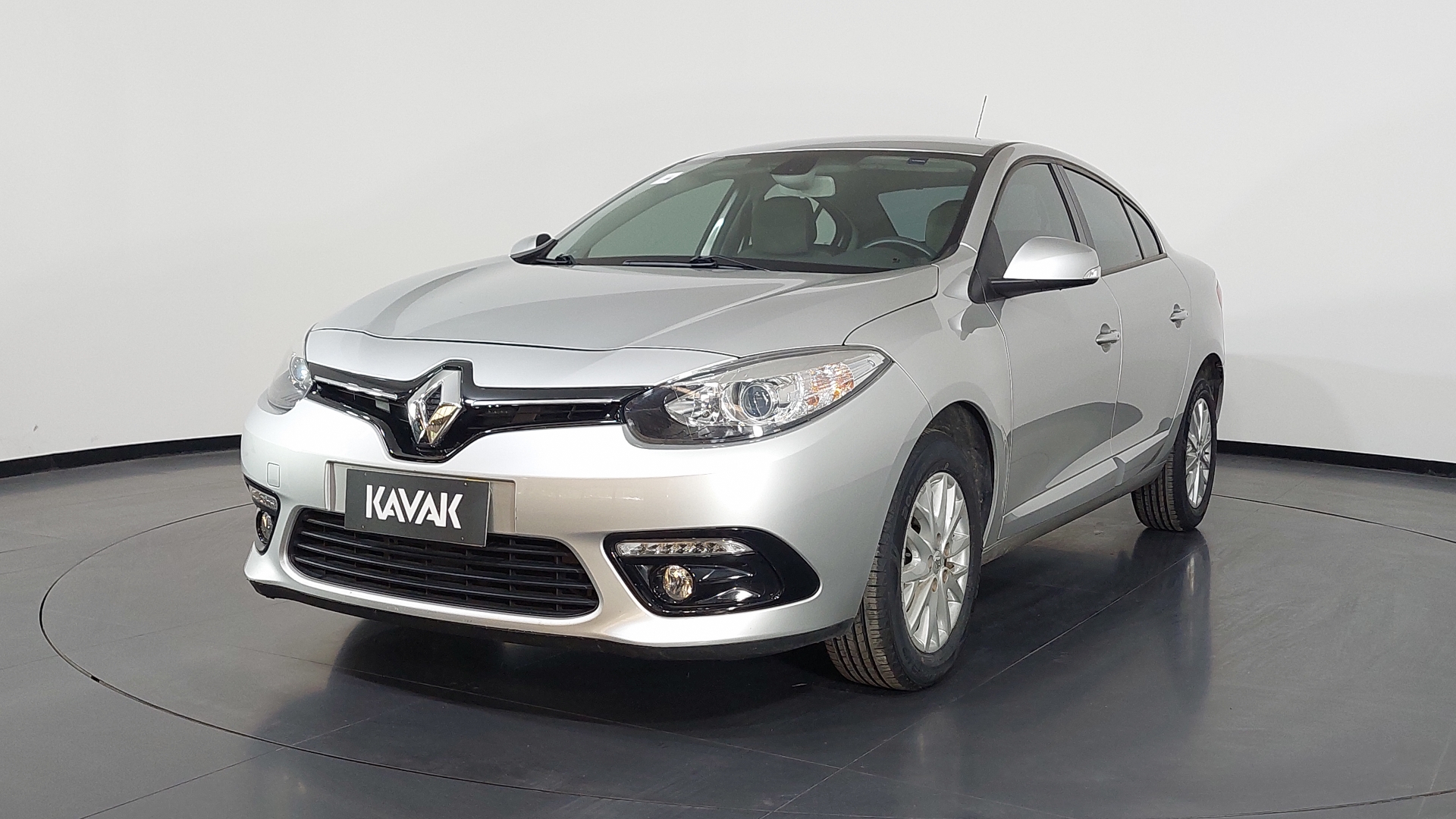 Carros Renault Fluence DYNAMIQUE Sedan 2016 usados | KAVAK Brasil