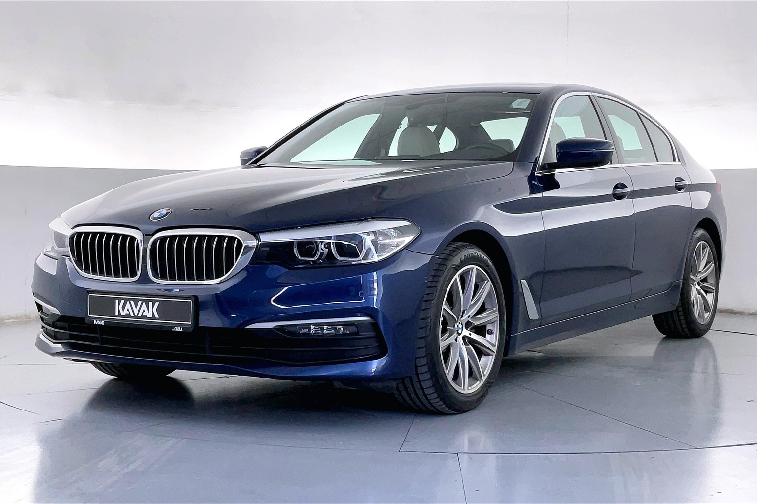 Used Bmw 520i EXCLUSIVE Sedan 2019 Cars for Sale | KAVAK UAE