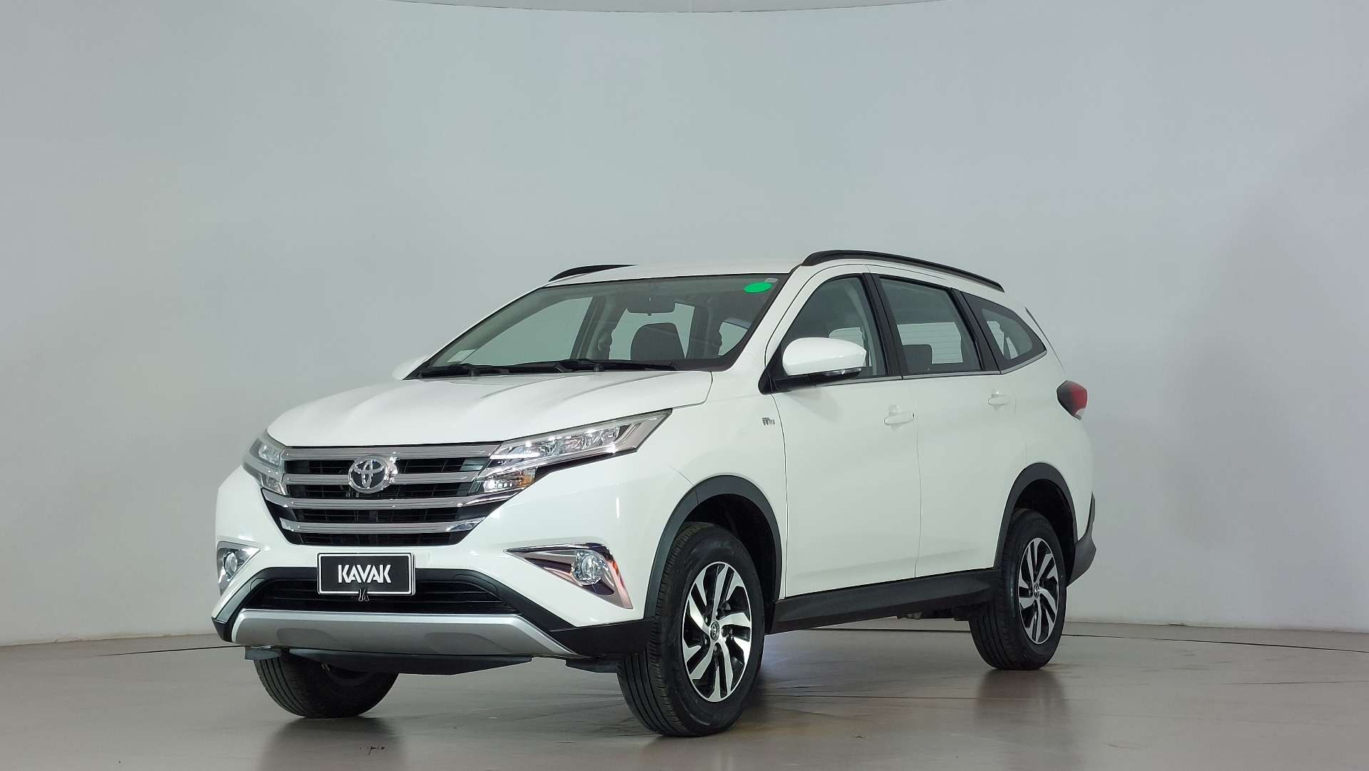 Autos Toyota Rush 1.5 XLI MT Minivan 2023 usados | KAVAK Chile