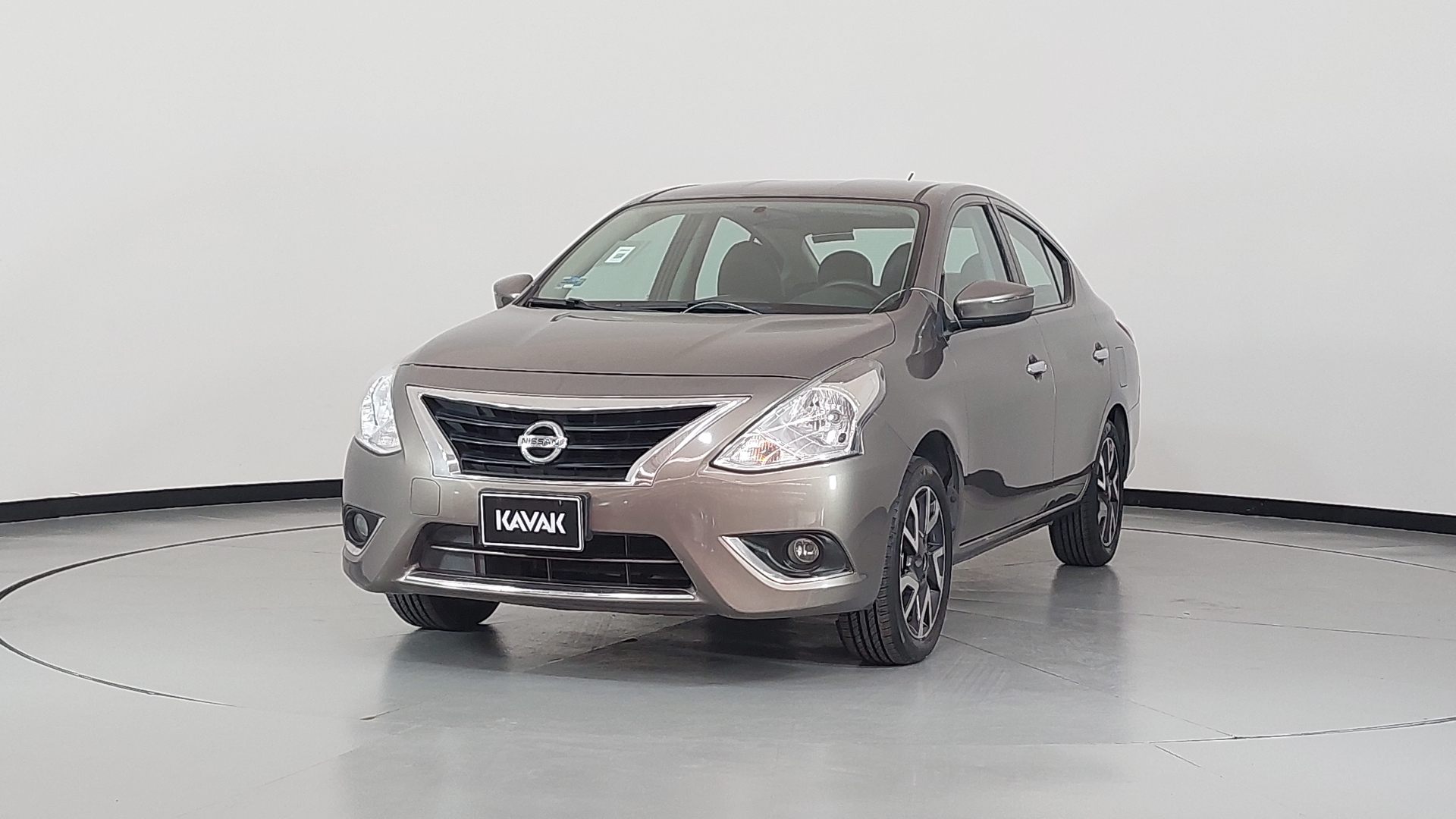 Autos Nissan Versa 1.6 EXCLUSIVE TA AC Sedan 2016 usados | KAVAK México