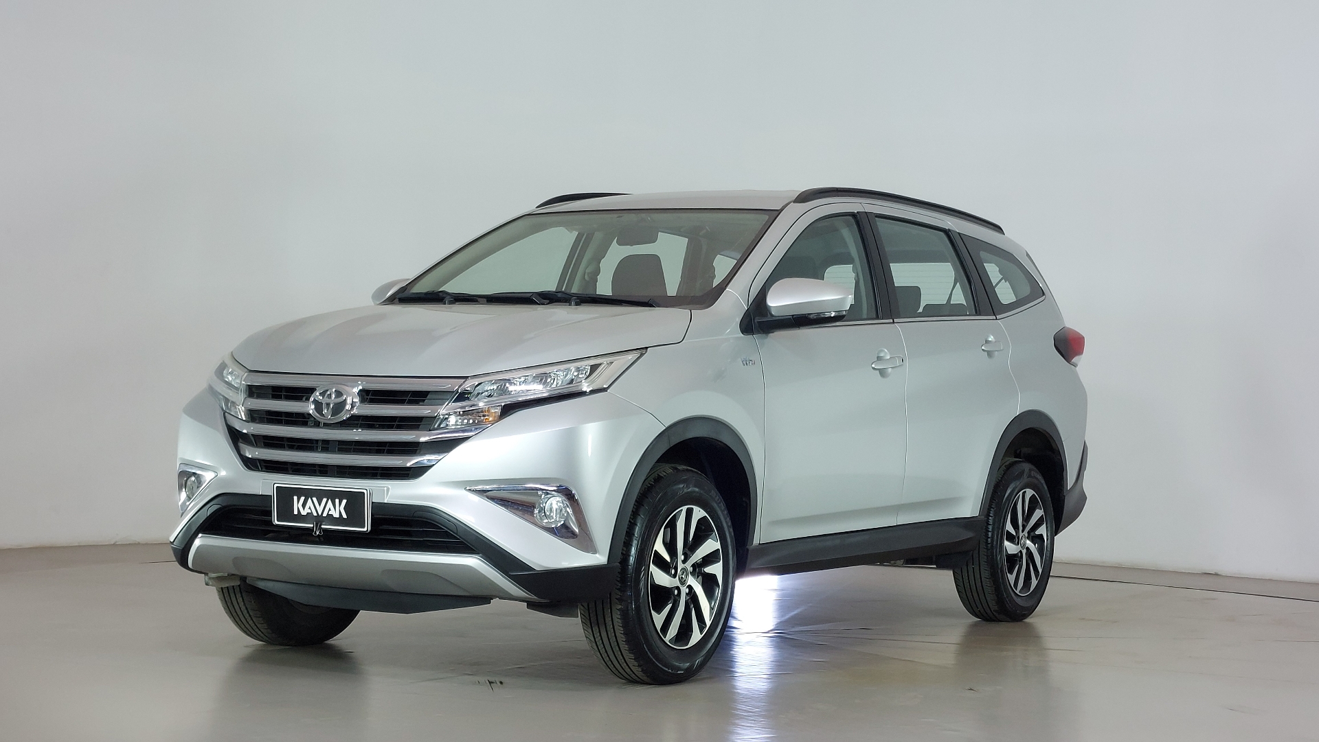 Autos Toyota Rush 1.5 XLI AT Minivan 2021 usados | KAVAK Chile