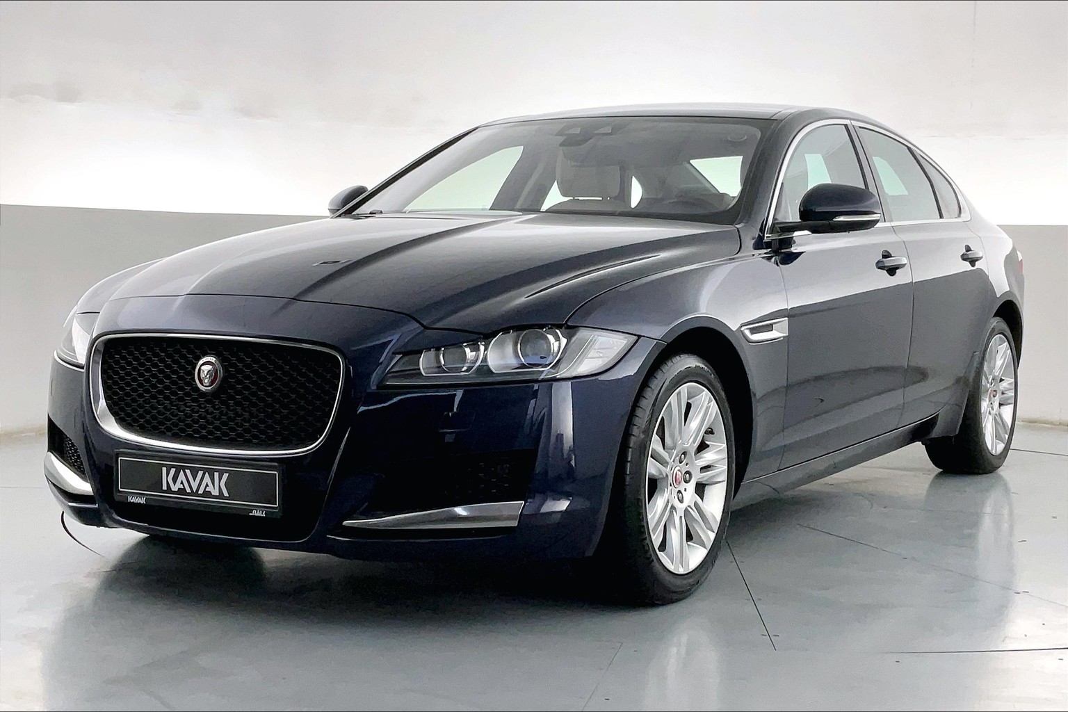 Used Jaguar Xf PRESTIGE Sedan 2018 Cars for Sale | KAVAK UAE