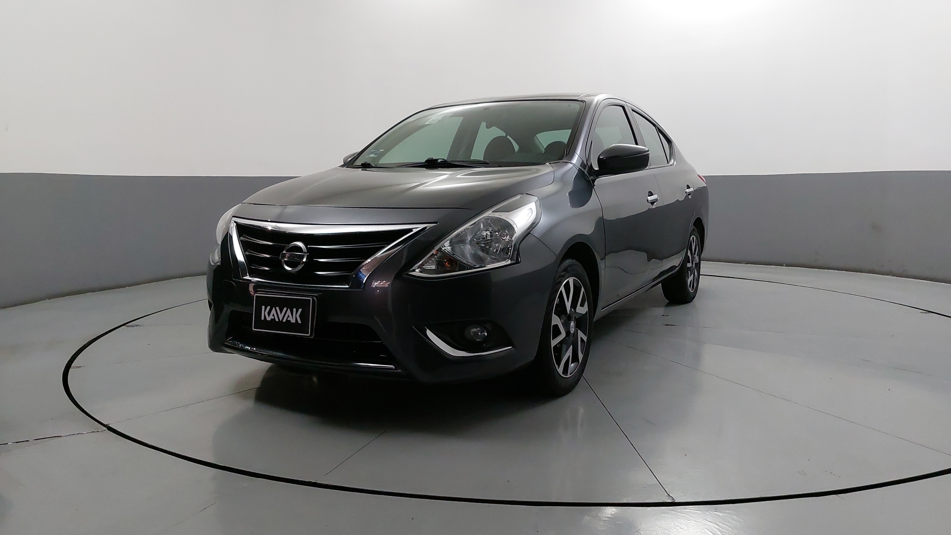 Autos Nissan Versa 1.6 EXCLUSIVE TA AC Sedan 2016 usados | KAVAK México