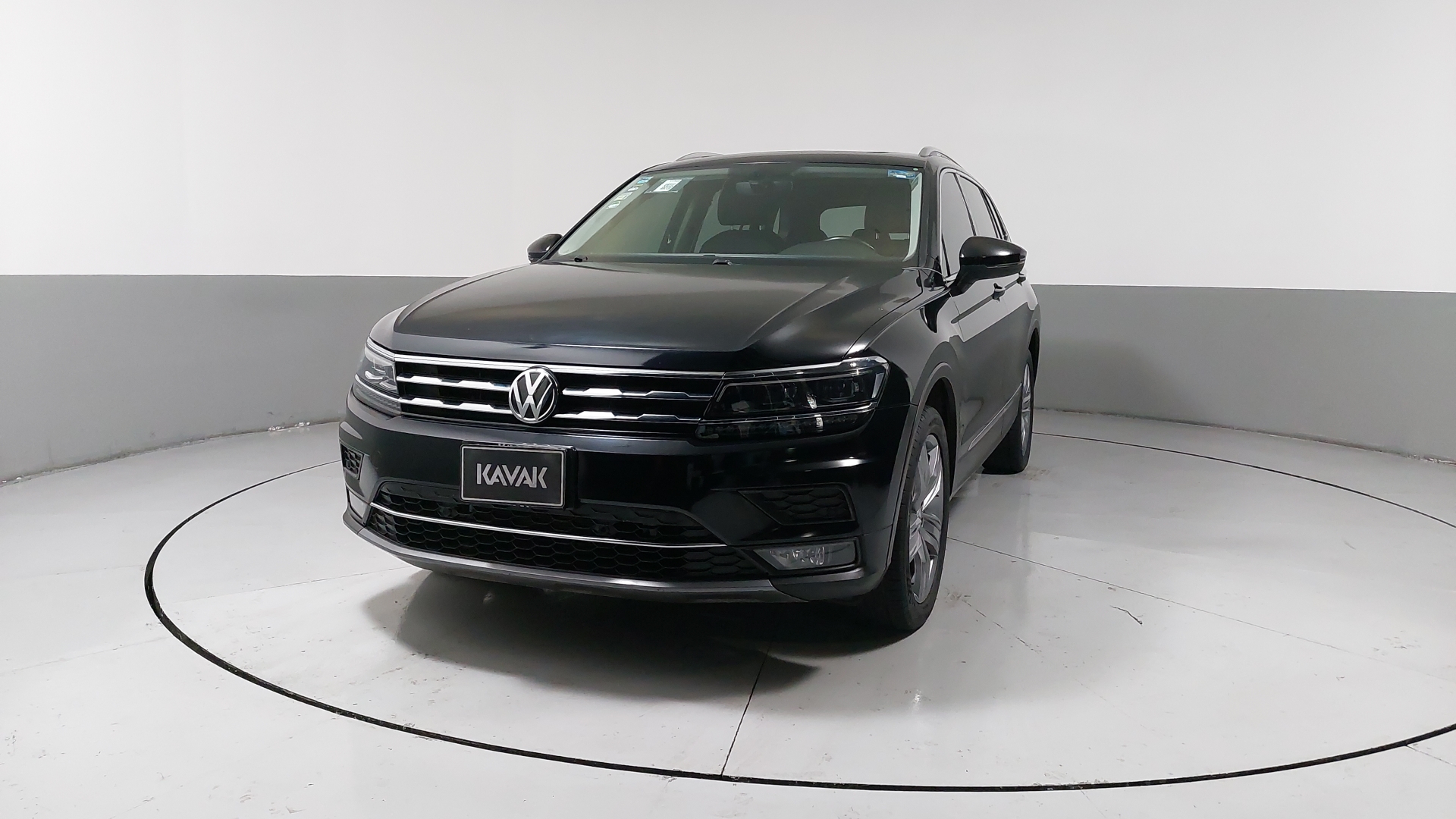 Autos Volkswagen Tiguan 2.0 HIGHLINE DCT 4WD Suv 2019 usados | KAVAK México