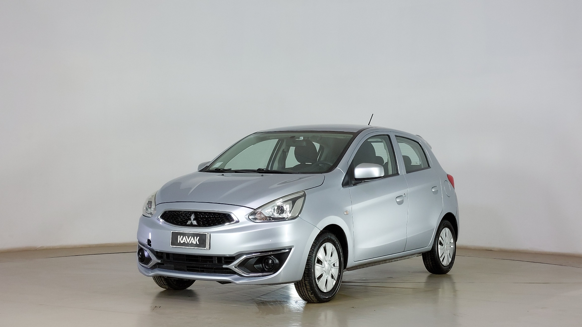Autos Mitsubishi Mirage 1.2 GLX RT MT Hatchback 2019 usados | KAVAK Chile