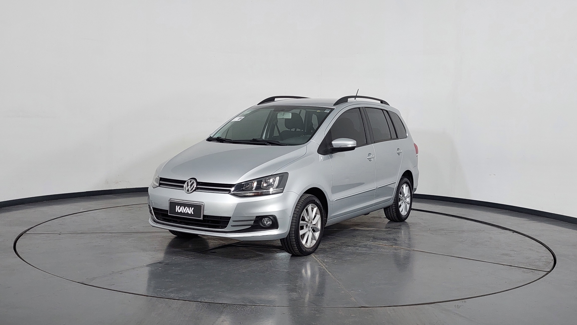 Autos Volkswagen Suran 1.6 TRENDLINE MT Minivan 2015 usados | KAVAK ...