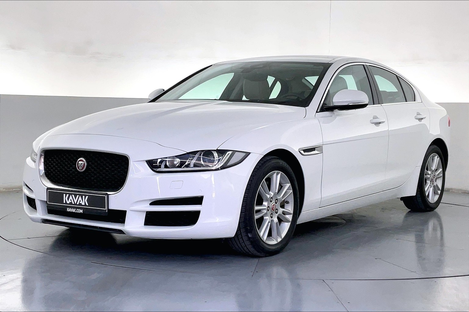 Used Jaguar Xe PRESTIGE Sedan 2019 Cars for Sale | KAVAK UAE