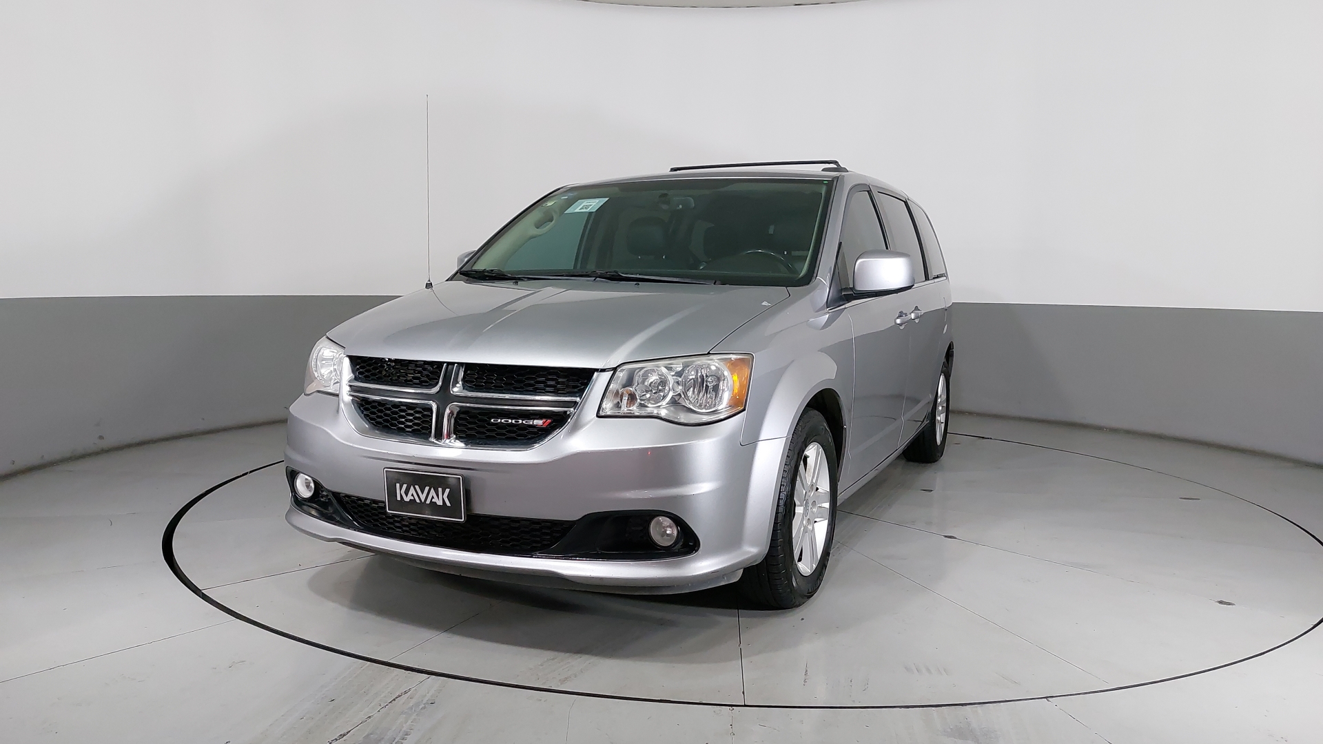 Autos Dodge Grand Caravan 3.6 SXT PLUS Minivan 2018 usados | KAVAK México