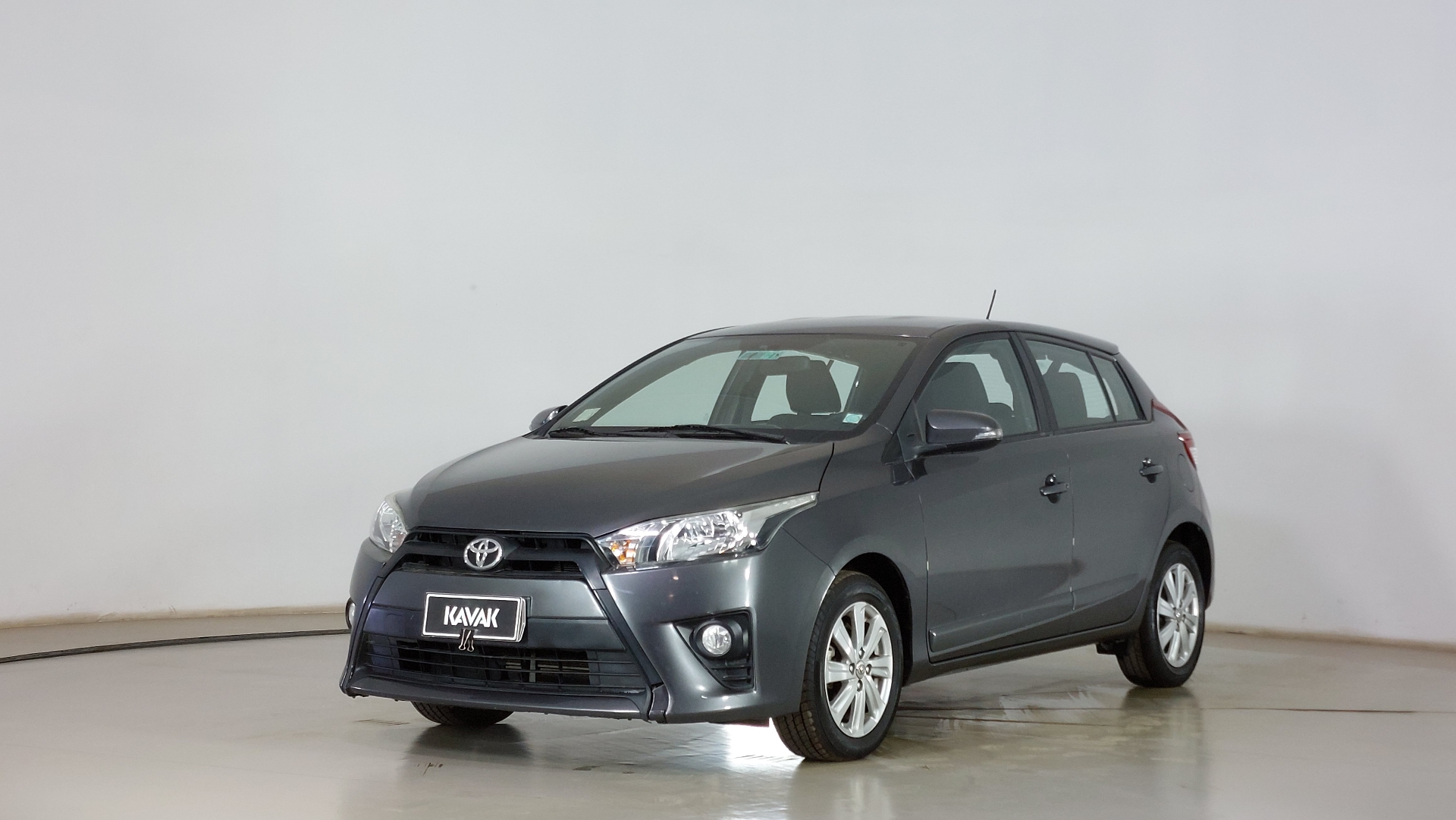 Autos Toyota Yaris 1.5 SPORT AT Hatchback 2016 usados | KAVAK Chile