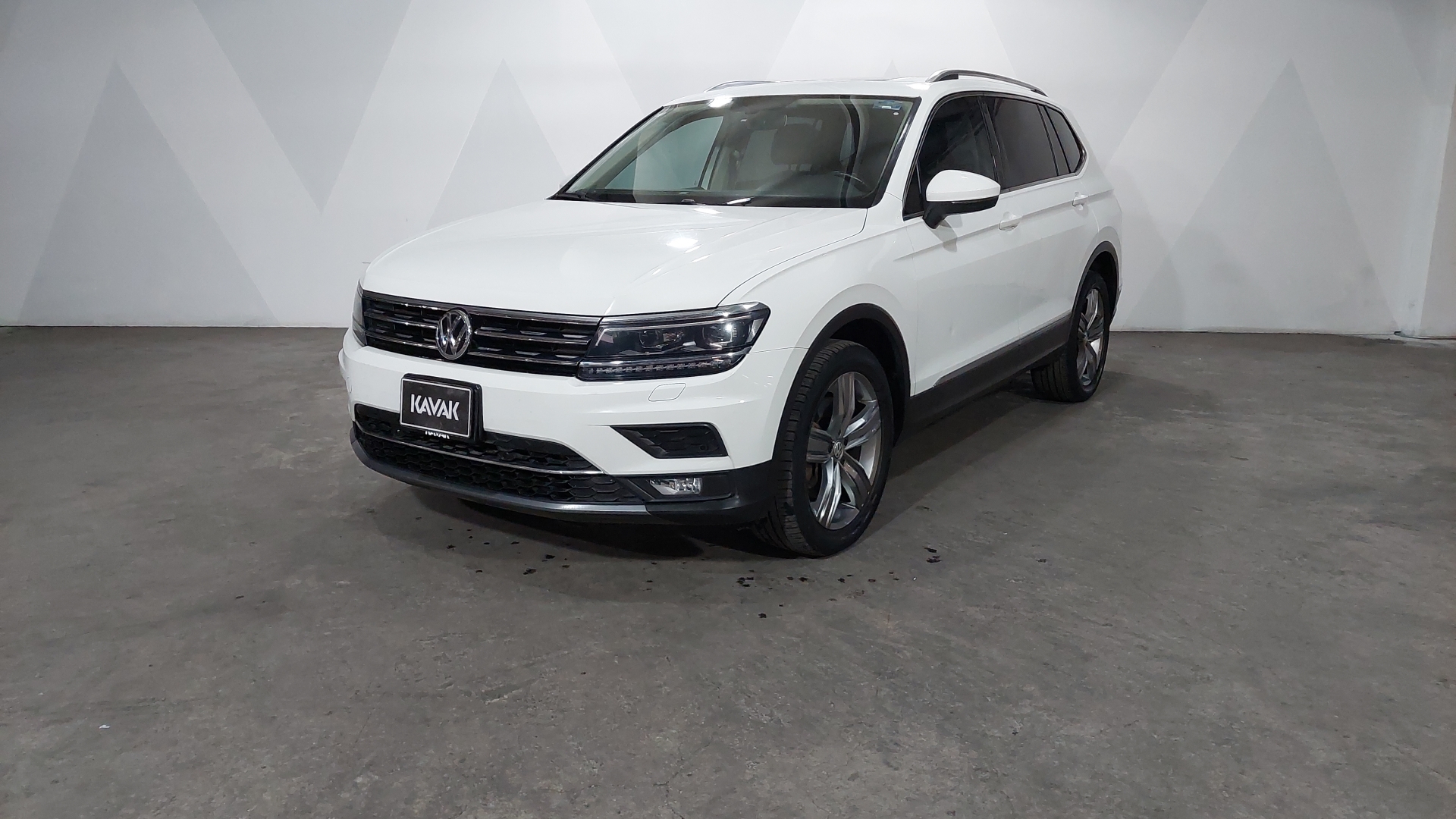Autos Volkswagen Tiguan 2.0 HIGHLINE DCT Suv 2018 usados | KAVAK México
