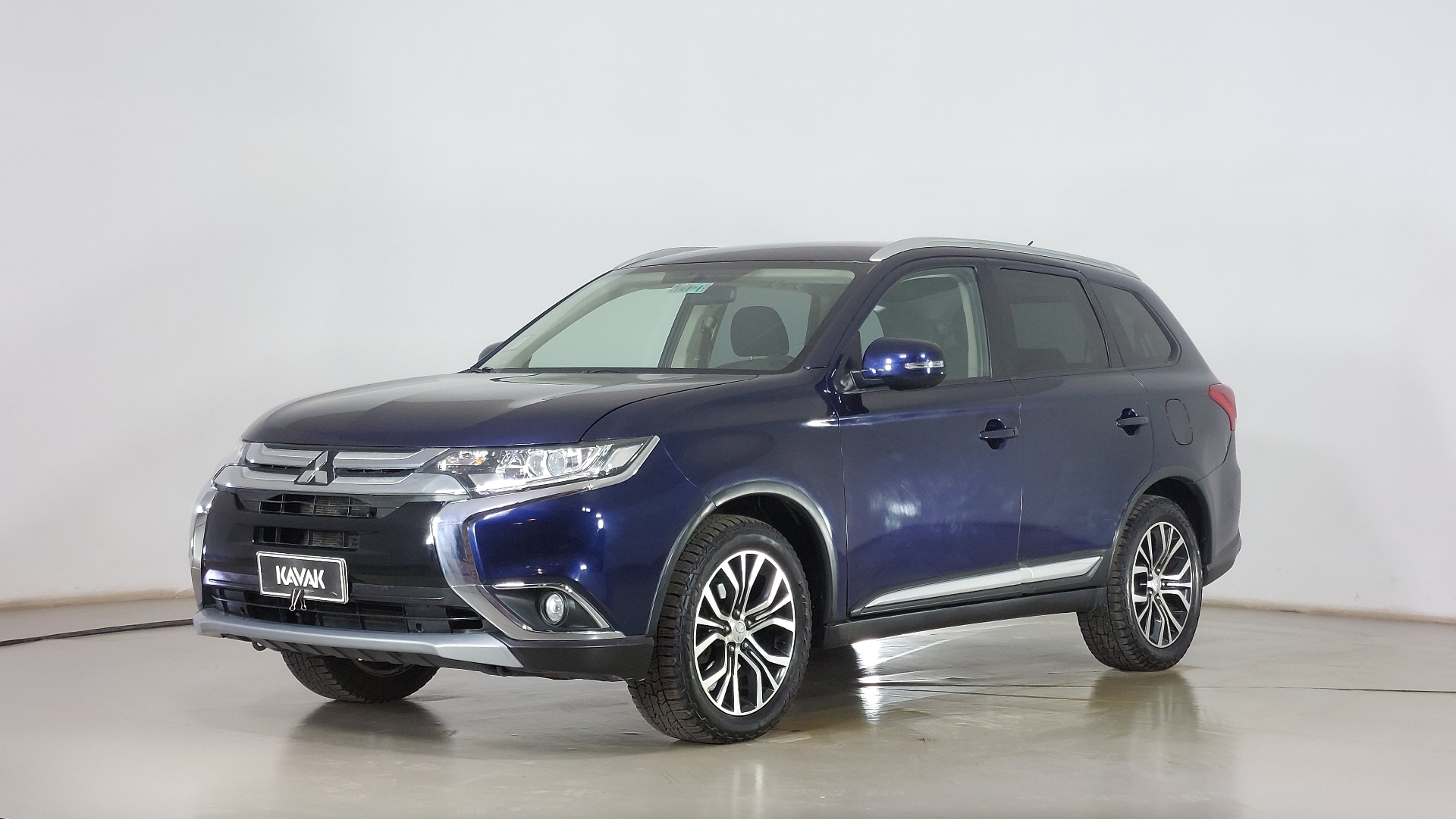 Autos Mitsubishi Outlander 2.4 GLX 4WD AT Suv 2016 usados | KAVAK Chile