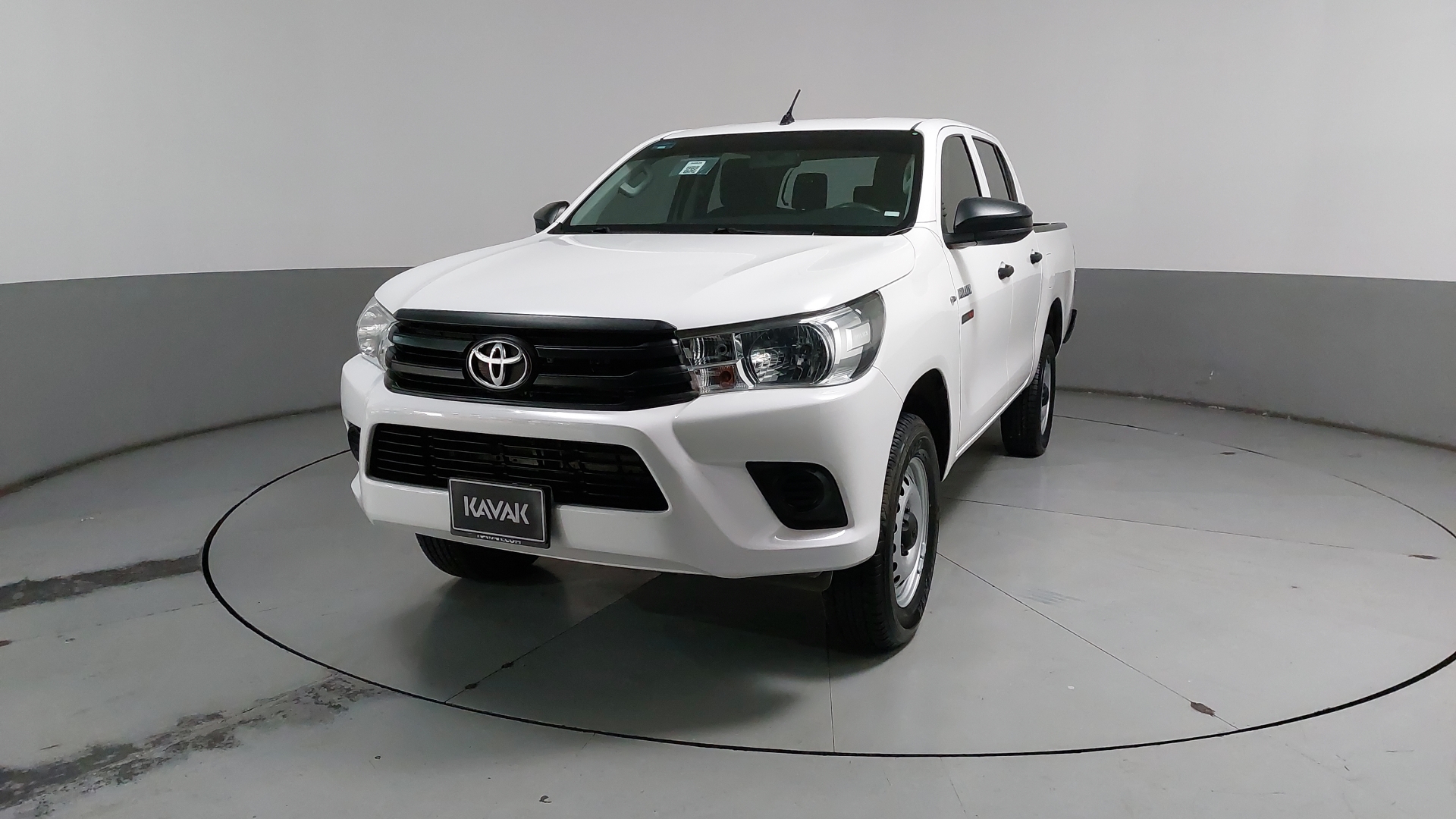 Autos Toyota Hilux 2.8 DOBLE CABINA DCAB DIESEL 4WD Pickup 2020 usados | KAVAK México