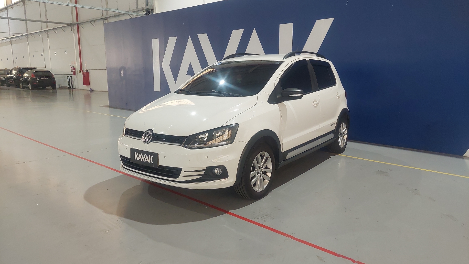Carros Volkswagen Fox MPI TRACK Hatchback 2016 usados | KAVAK Brasil
