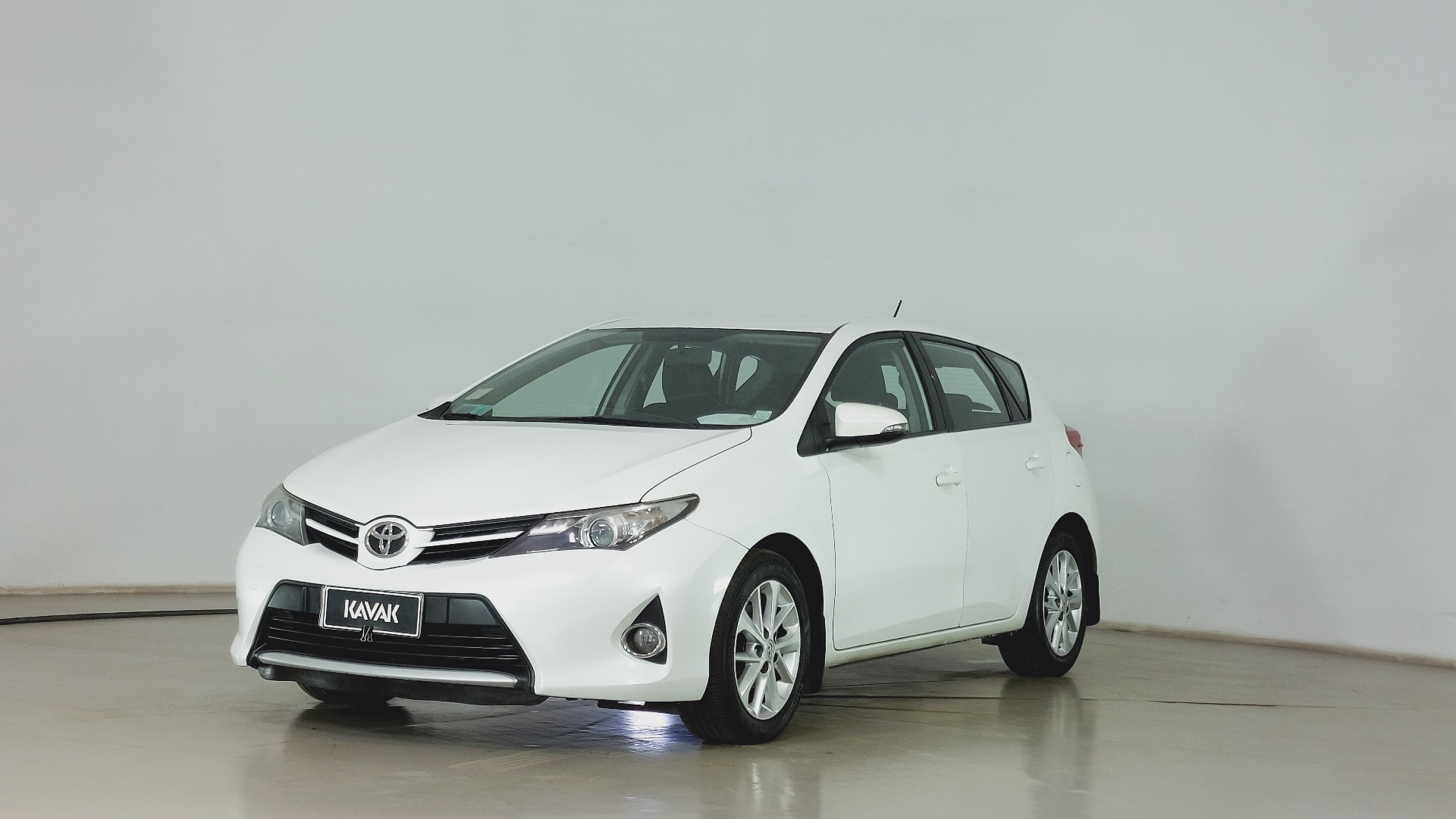 Autos Toyota Auris 1.6 LEI CVT Hatchback 2014 usados | KAVAK Chile