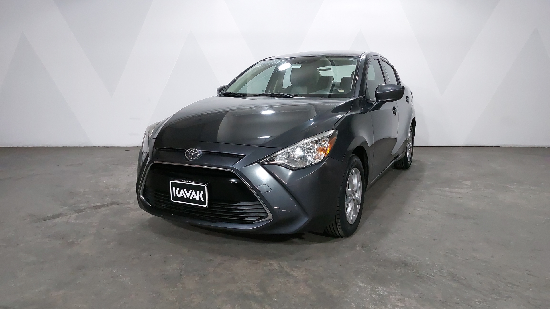 Autos Toyota Yaris 1.5 R LE MT Sedan 2016 usados | KAVAK México
