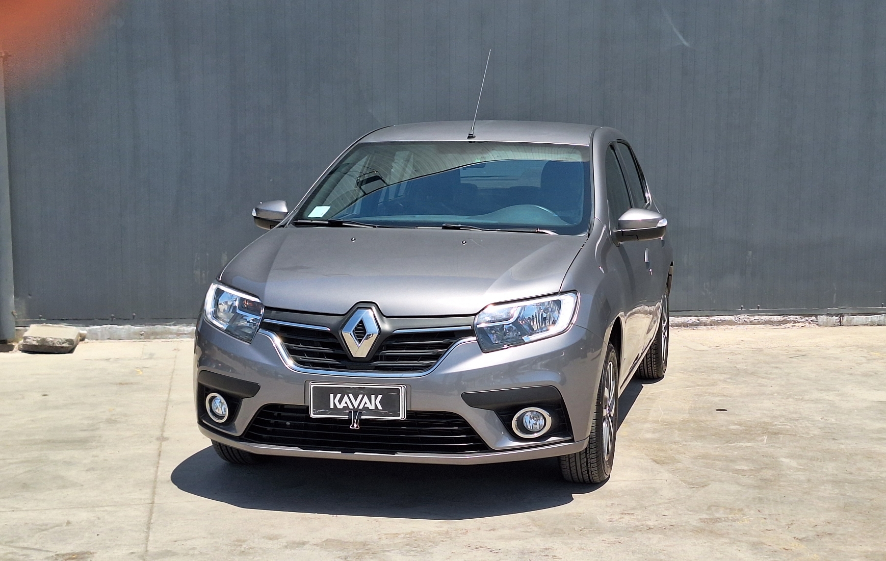 Autos Renault Symbol 1.6 INTENS TECH Sedan 2022 usados | KAVAK Chile