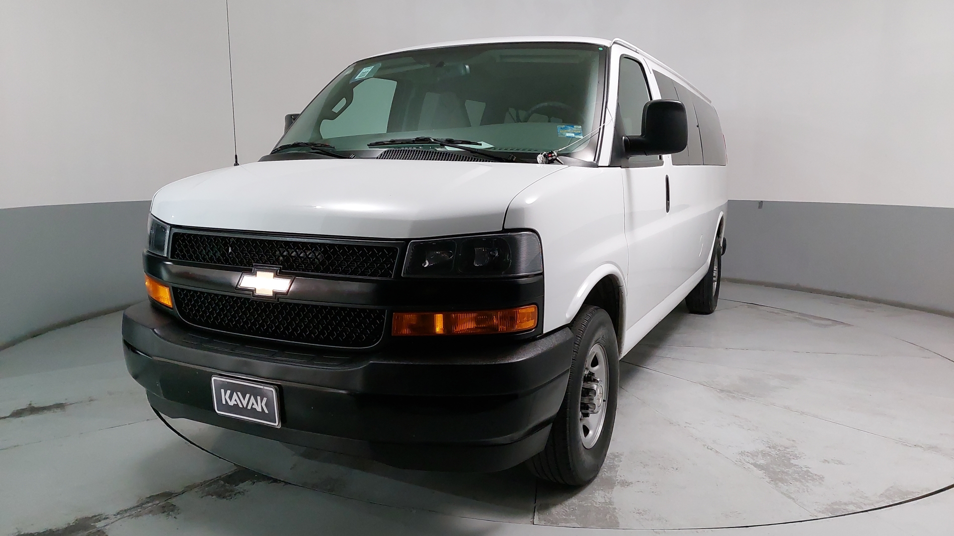 Autos Chevrolet Express Van 6.0 15 PASAJEROS C AUTO 2019 usados | KAVAK ...