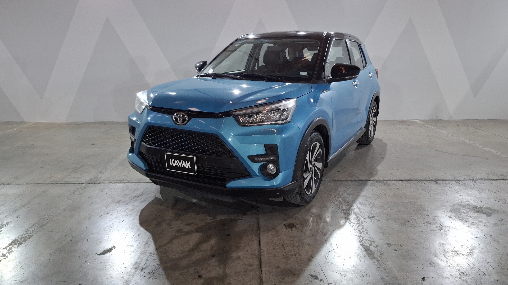 Autos Toyota Raize 1.0 XLE BITONO CVT Suv 2023 usados | KAVAK México