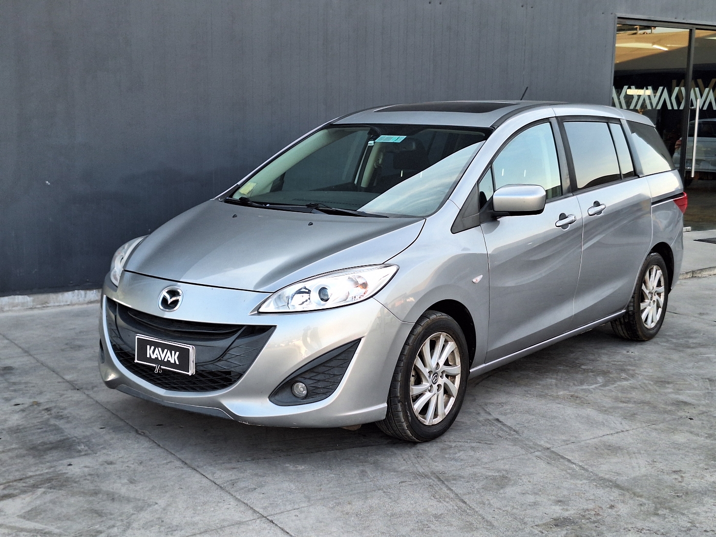 Autos Mazda 5 2.0 MAV V AUTO Minivan 2016 usados | KAVAK Chile