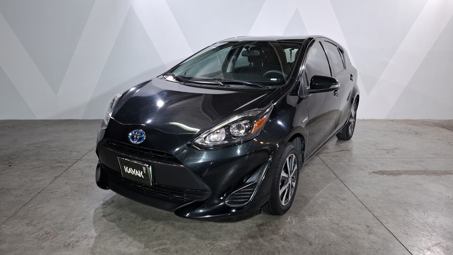 Autos Toyota Prius C 1.5 HYBRID AUTO Hatchback 2018 usados | KAVAK México